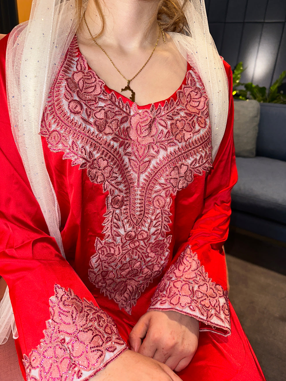 Red, black, cream and burgundy mkhawar with back corset – Imperial Luxury