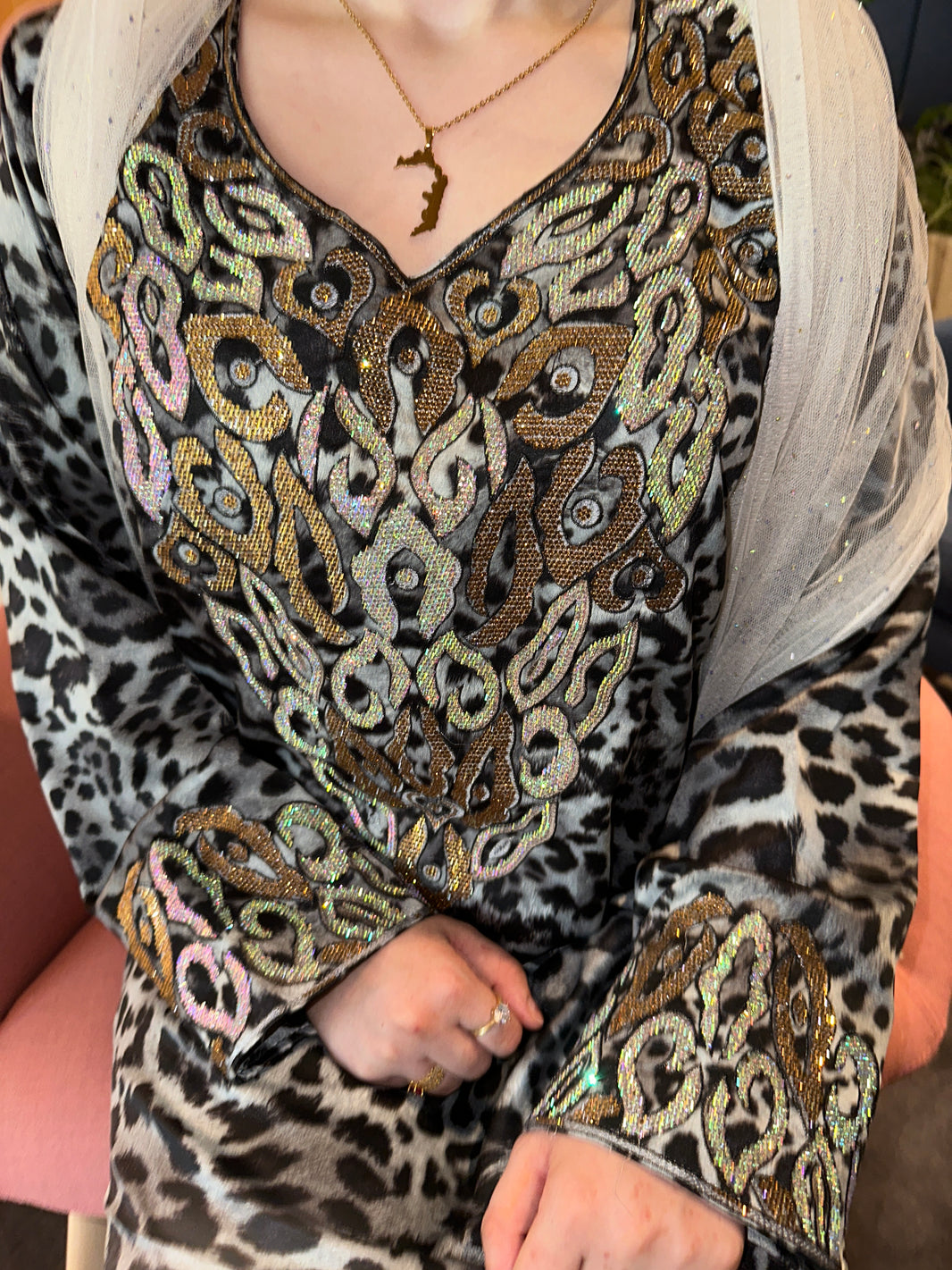 Discover our exquisite collection of handcrafted Mukhawar, designed for ...